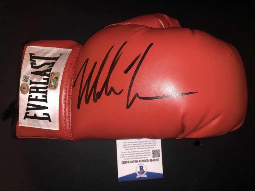 Guantone Everlast rosso autografato da Mike Tyson - CharityStars