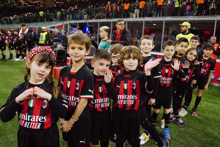 Mascot Experience at the AC Milan-Torino Match - CharityStars