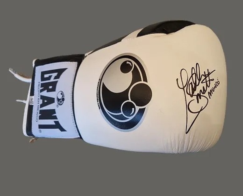 Guantone da boxe autografato da Callum Smith - CharityStars