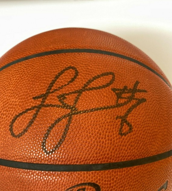 Pallone da basket Spalding NBA usato autografato da LeBron James ...