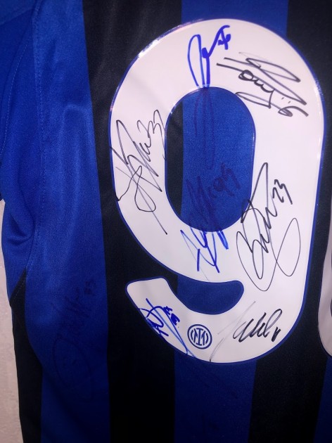 Lukaku Official Inter Shirt, 2022/23 - Signed by the Players - CharityStars
