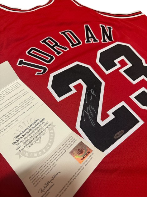 R - Michael Jordan Chicago Bulls NBA Finals Signed Jersey, 1997/98 ...