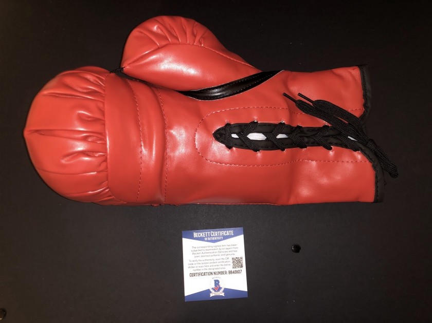 Guantone Everlast rosso autografato da Mike Tyson - CharityStars