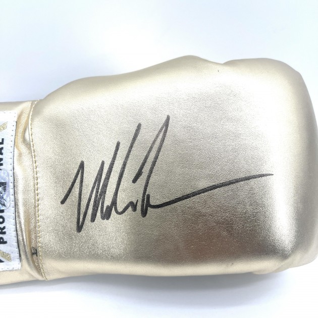 Guantone da boxe autografato da Mike Tyson in teca - CharityStars