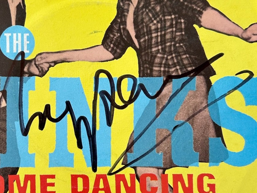 The Kinks Signed Come Dancing Vinyl 45 Single - CharityStars