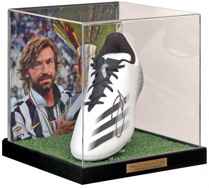 Presentazione scarpino autografato da Andrea Pirlo - CharityStars