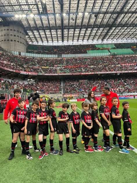 Mascot Experience at the AC Milan-Torino Match - CharityStars
