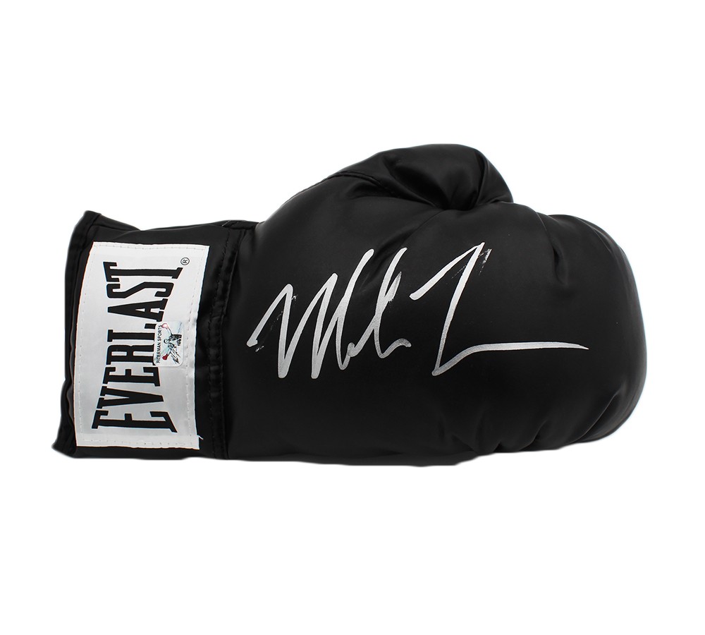 Guantone da boxe nero autografato da Mike Tyson - CharityStars