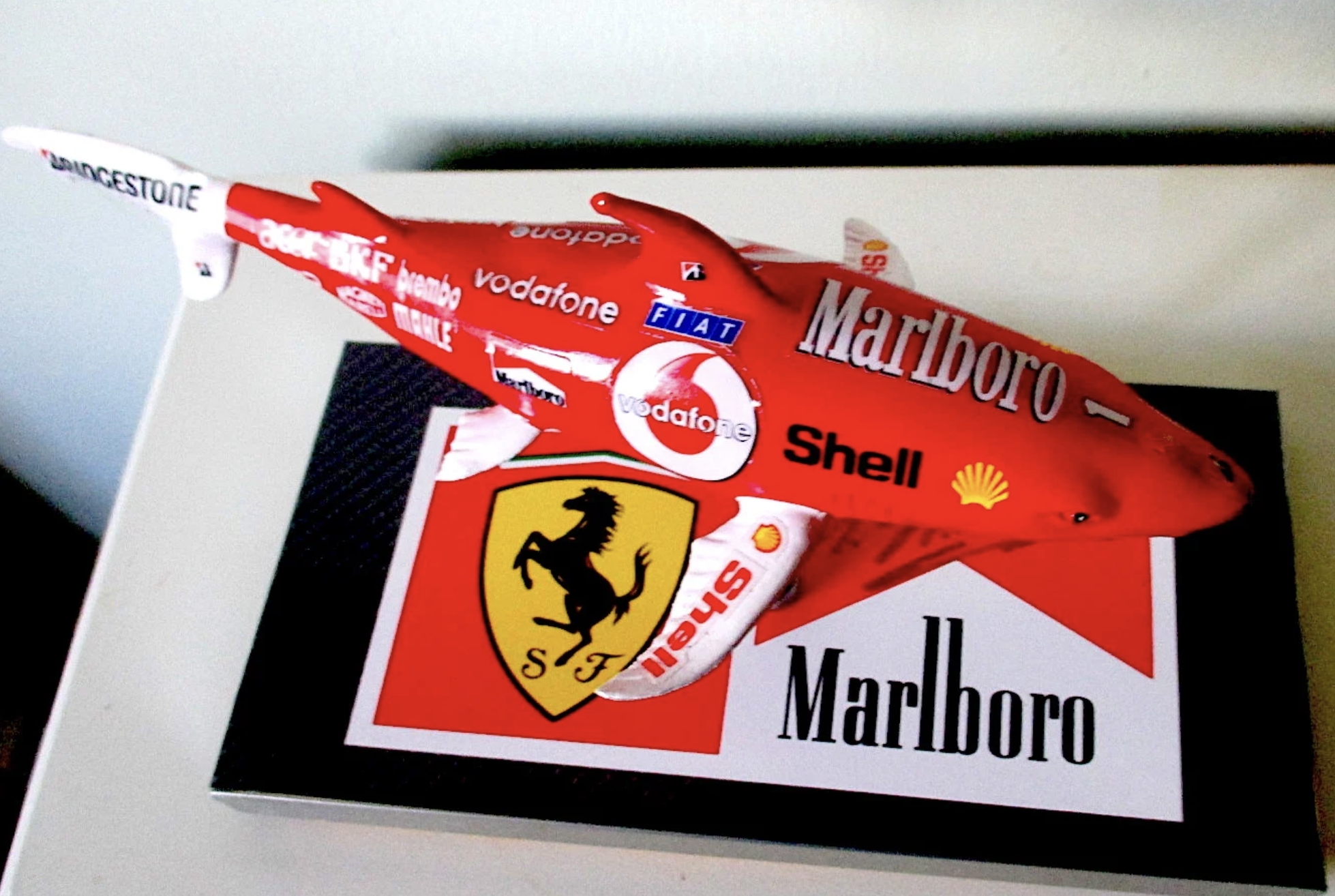 Opera d'arte Ferrari F1 "A Predator" autografata da Michael Schumacher ...