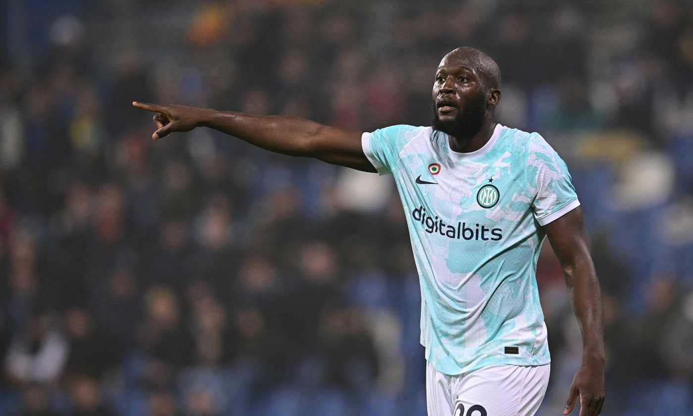 Lukaku Official Inter Shirt, 2022/23 - Signed by the Players - CharityStars