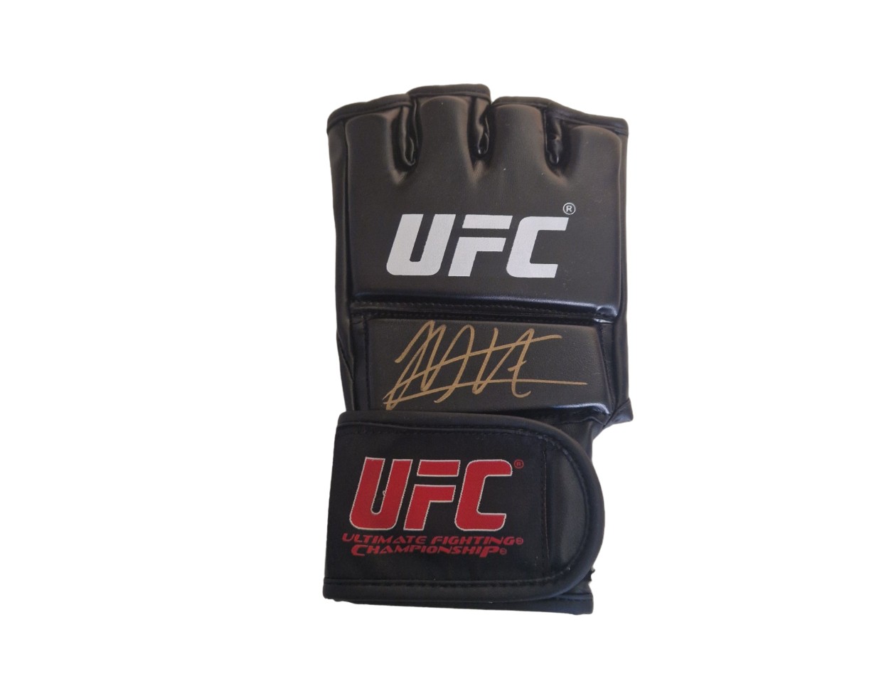 Guantone UFC autografato da Khabib Nurmagomedov - CharityStars