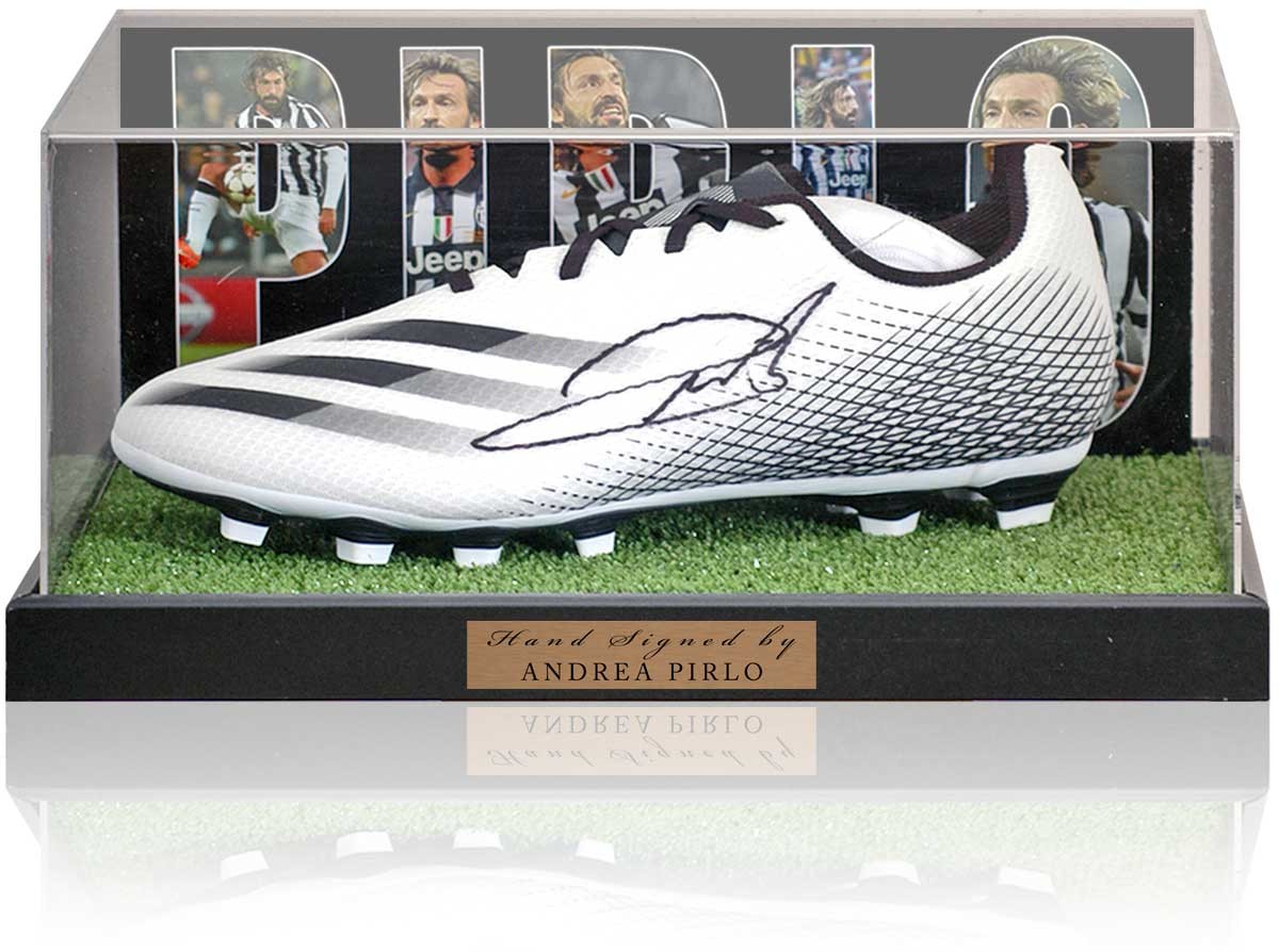 Presentazione scarpino autografato da Andrea Pirlo - CharityStars