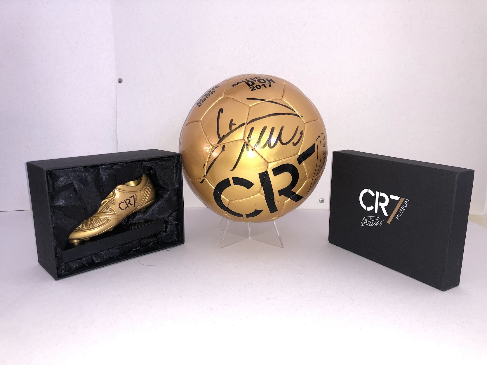 CR7 Museum Ball and Shoe - Signed by Cristiano Ronaldo - CharityStars