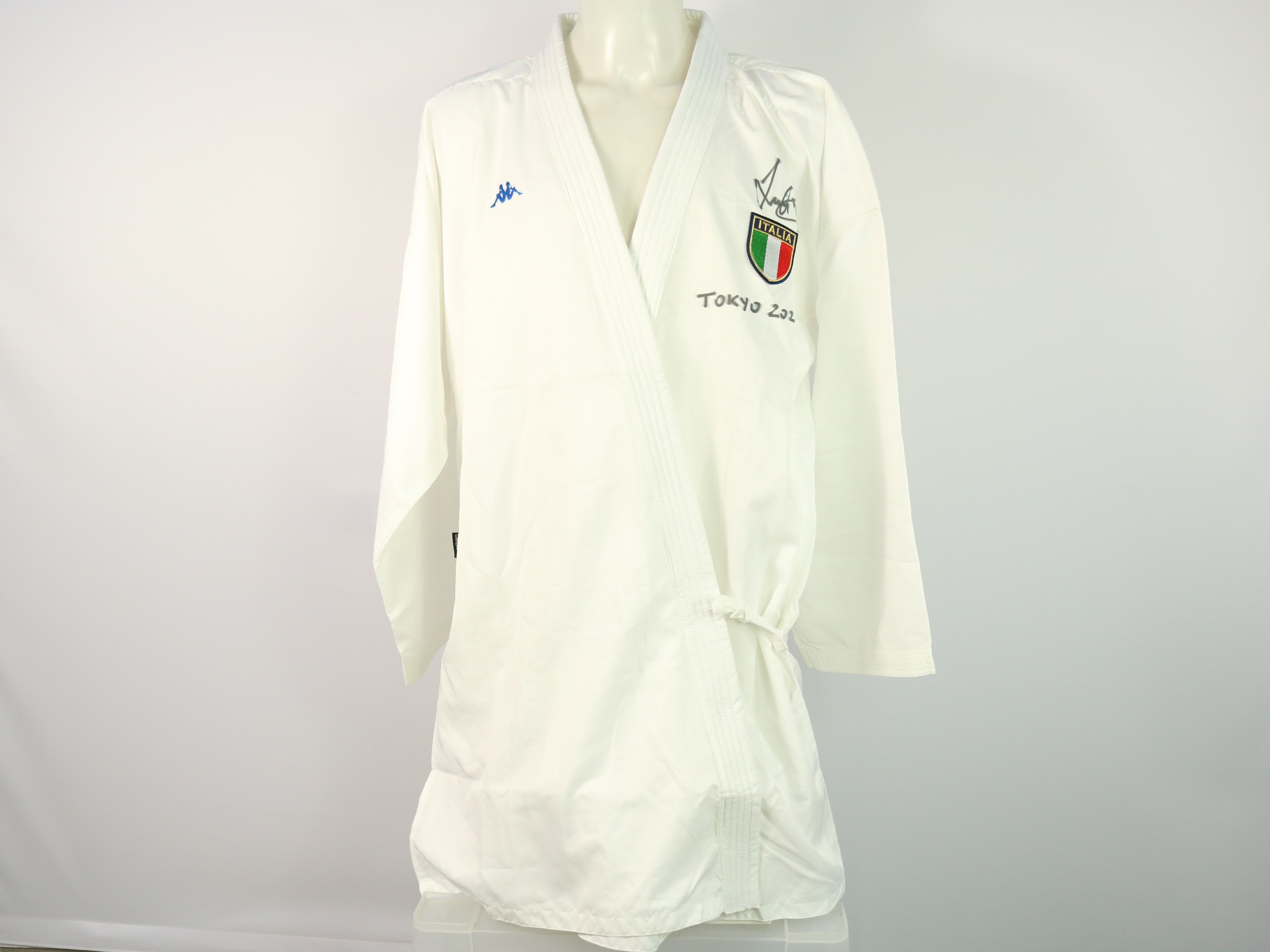 Official Karategi of Olympic champion Luigi Busà autographed - CharityStars