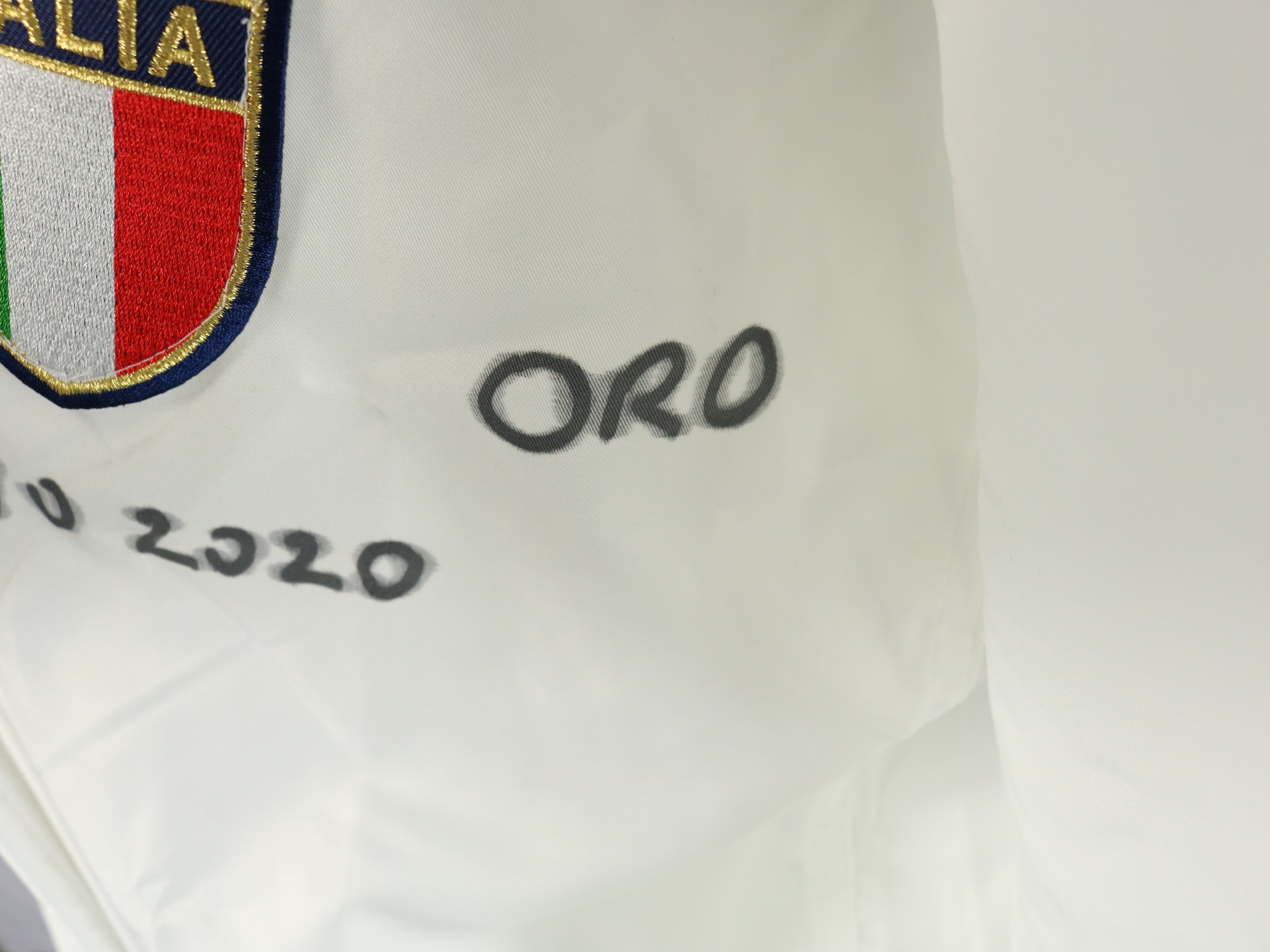 Official Karategi of Olympic champion Luigi Busà autographed - CharityStars