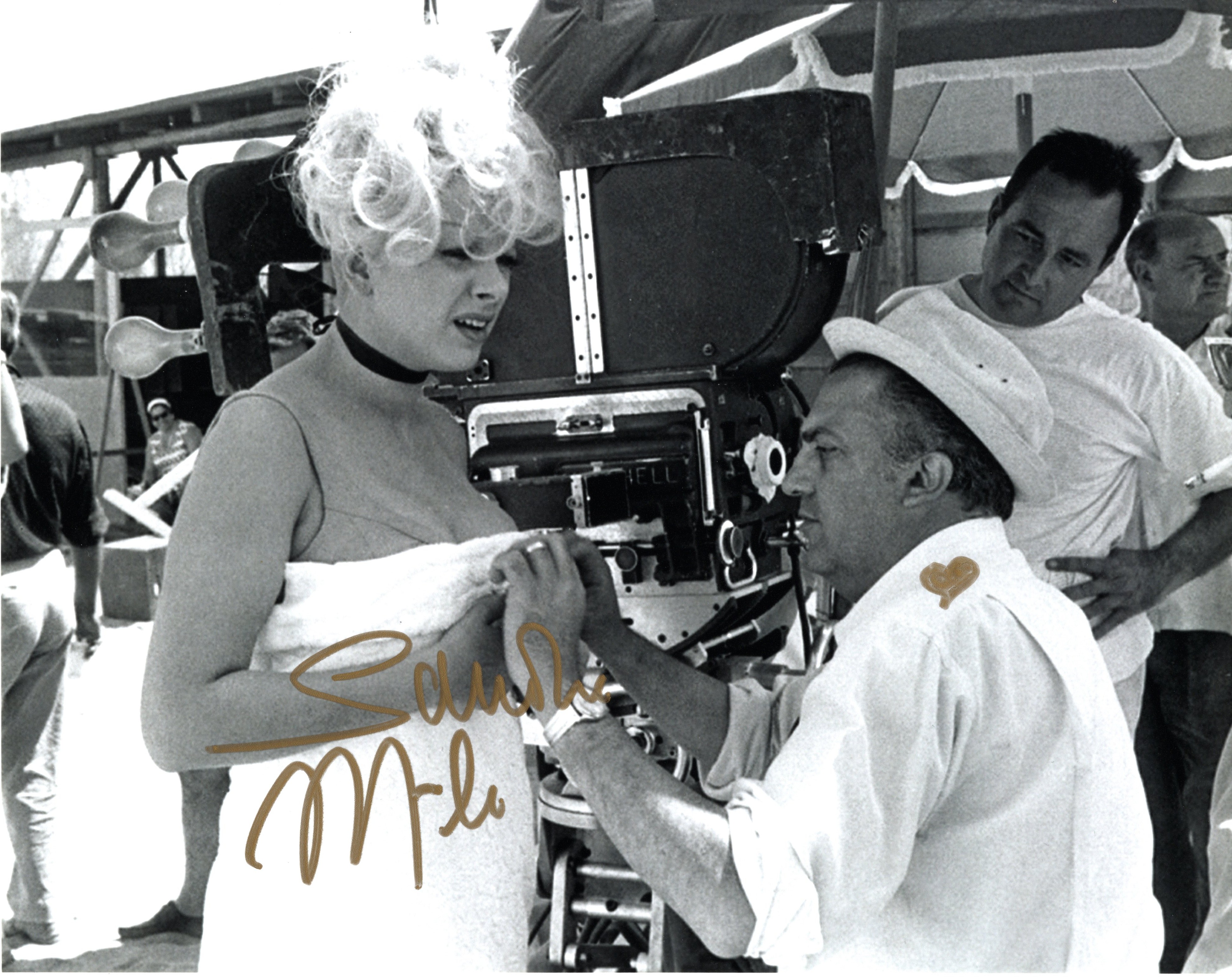 Photograph signed by Sandra Milo - CharityStars