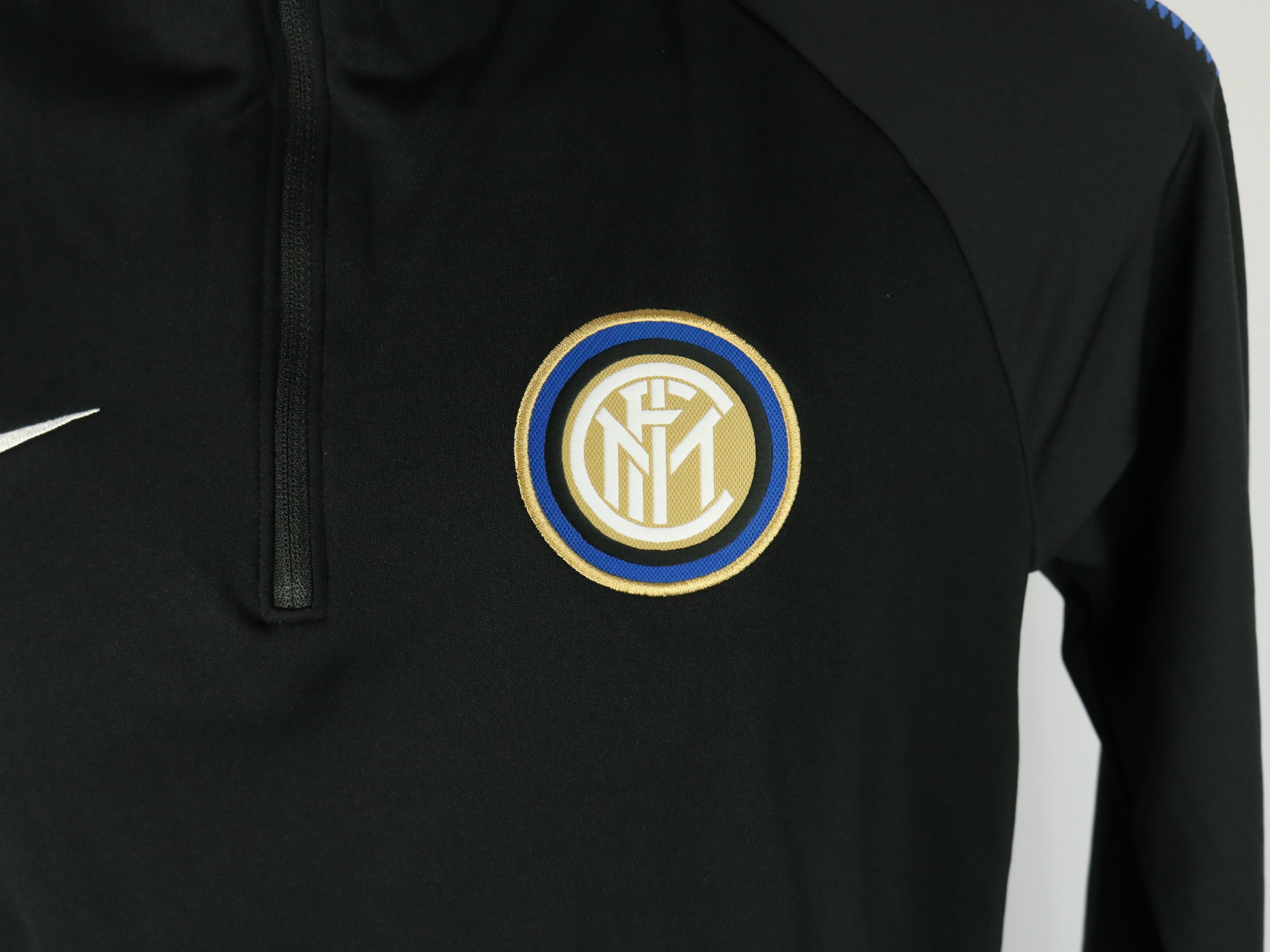 Calhanoglu's Inter Milan Training Sweathshirt - CharityStars