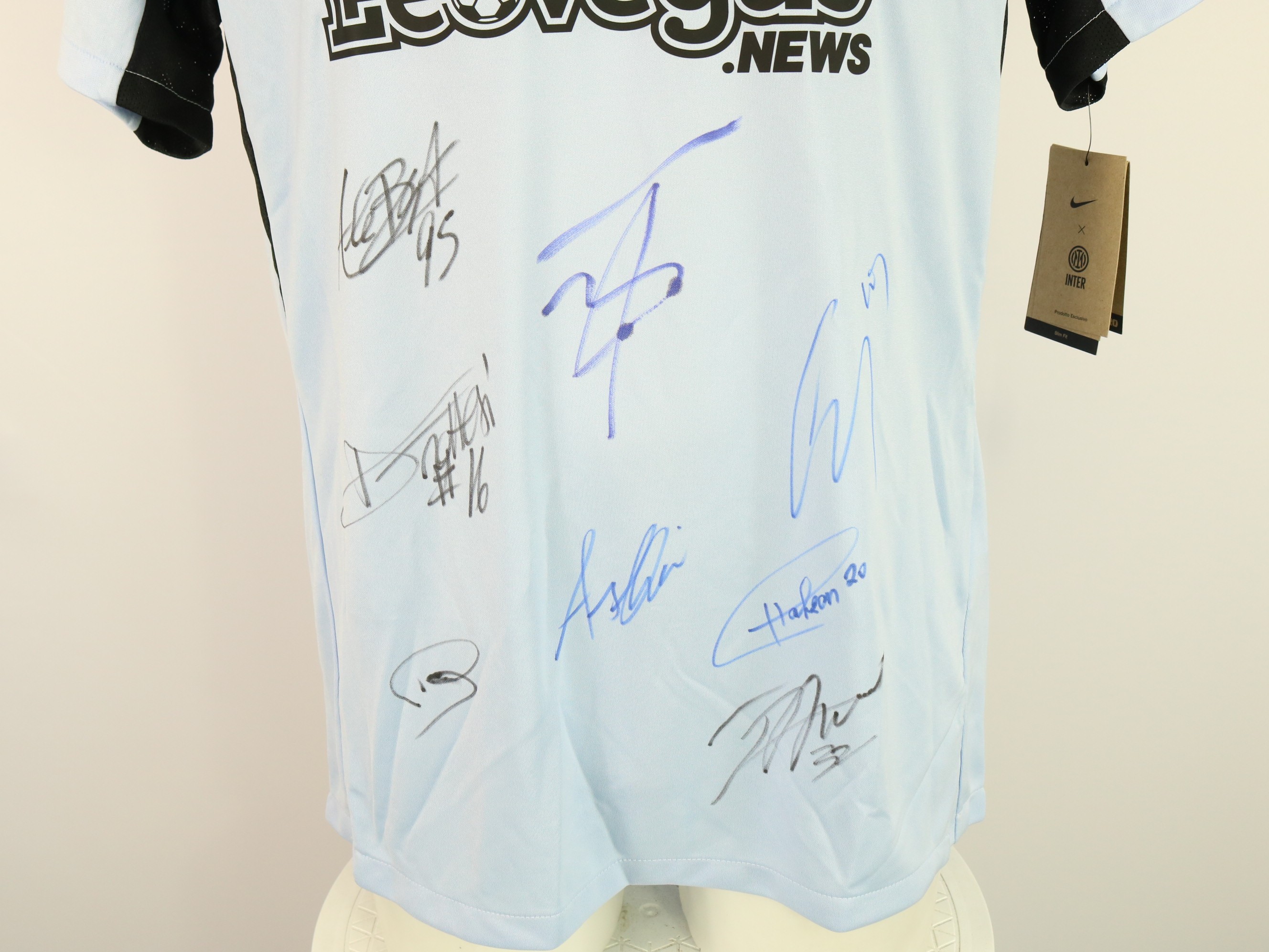 Inter Milan Training Shirt, 2023/24 - Signed by the Players - CharityStars