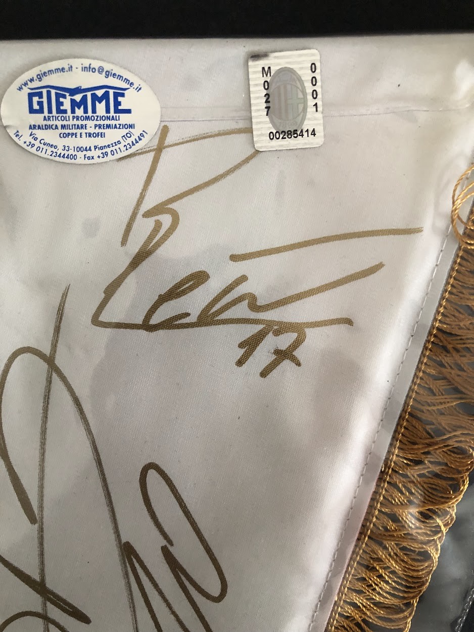 AC Milan Official Pennant, 2022/23 - Signed by the Players - CharityStars