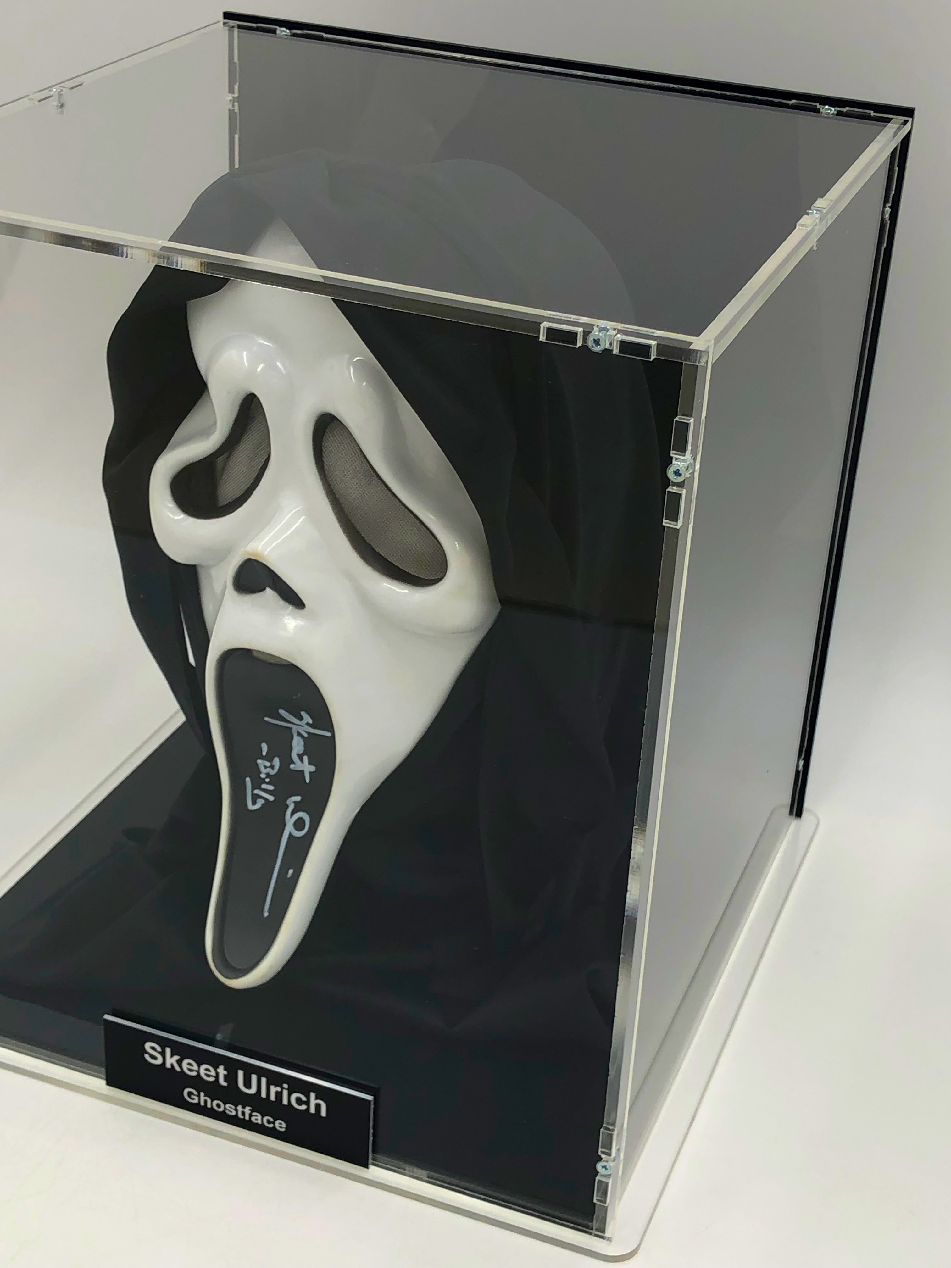 Skeet Ulrich's Scream Signed Ghostface Mask Display - CharityStars