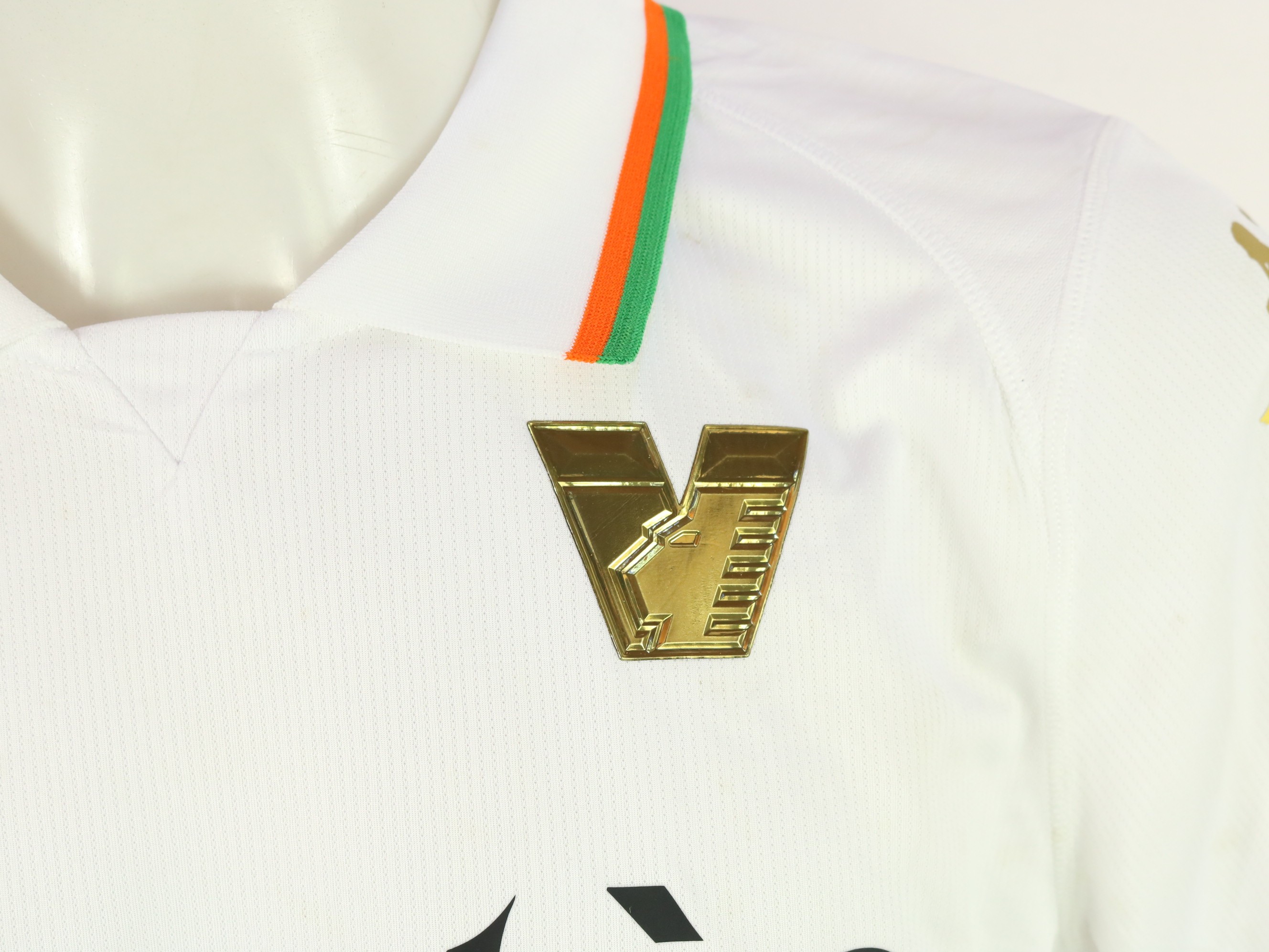 Idzes' Unwashed Signed Shirt, Catanzaro vs Venezia 2024 - Venezia FC ...