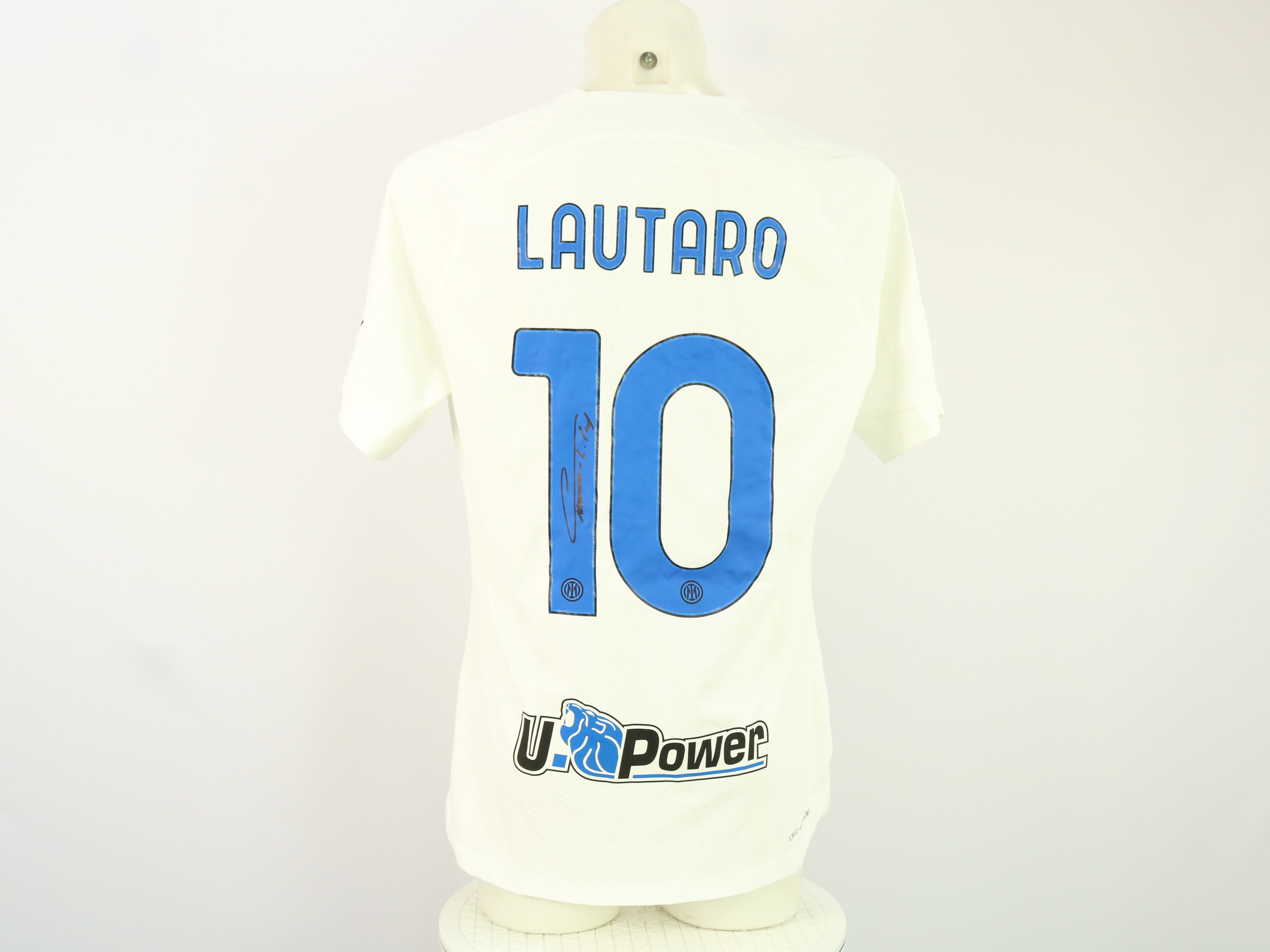 Maglia gara Lautaro Inter, 2023/24 - Autografata - CharityStars
