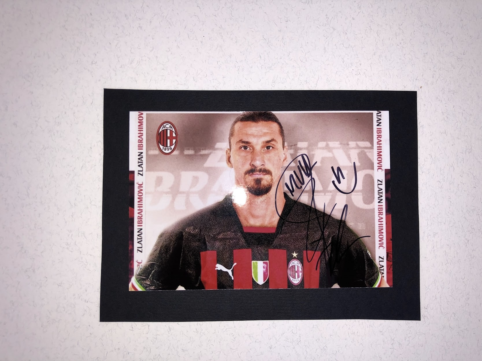 Photograph Signed by Zlatan Ibrahimovic - CharityStars