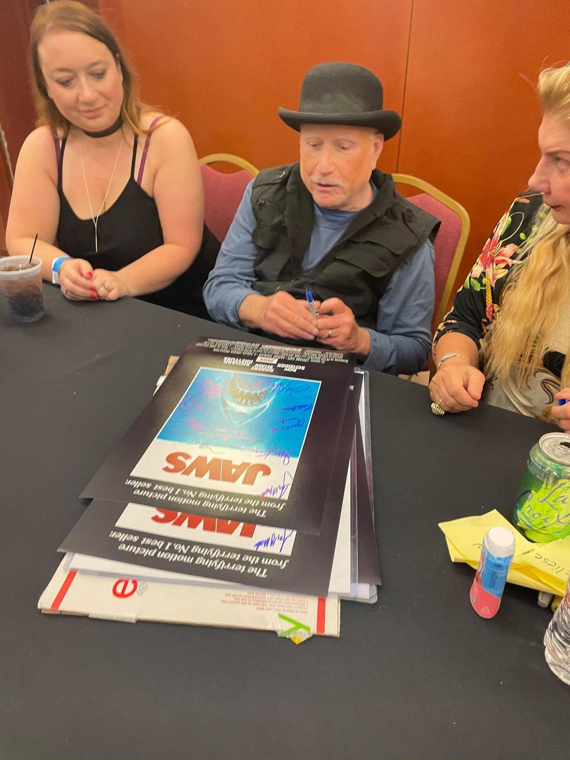 Richard Dreyfuss Signed Jaws Graphics Guitar - CharityStars