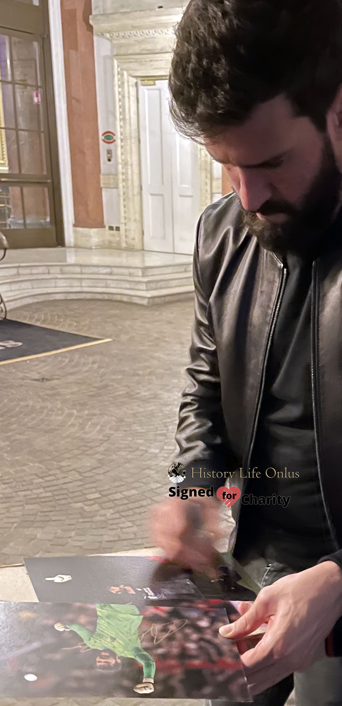 Fotografia Autografata da Alisson Becker - CharityStars