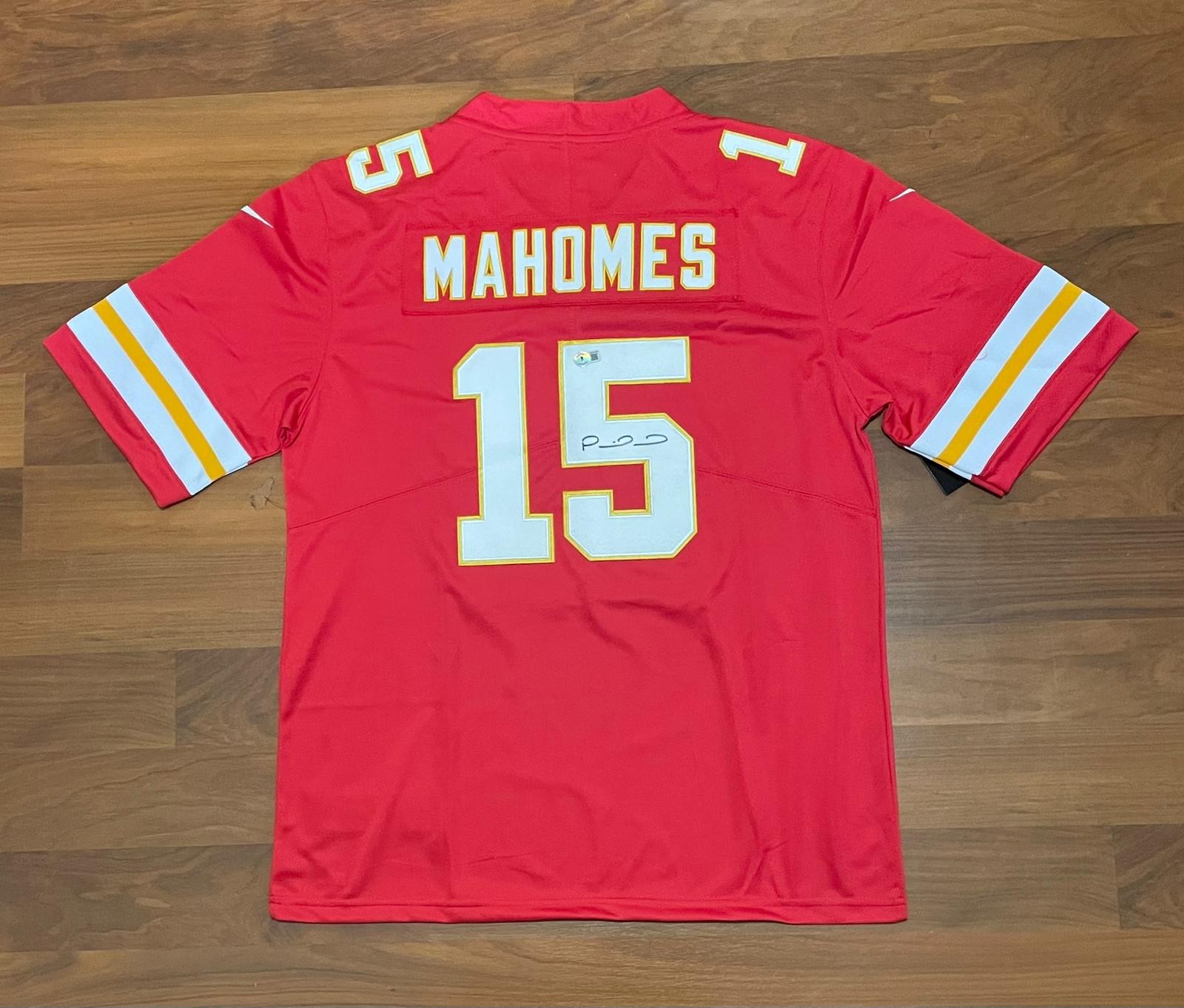 Patrick Mahomes' Kansas City Chiefs 2020 Signed Replica Jersey ...