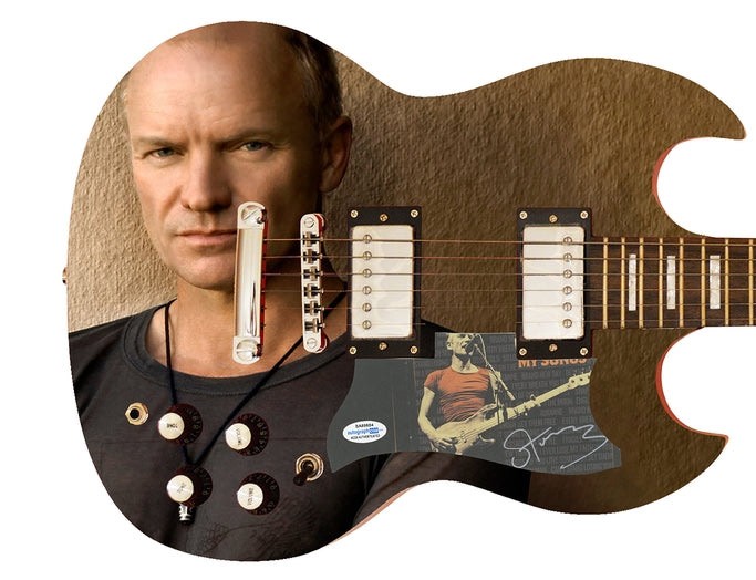 Sting dei Police firma il battipenna di una chitarra Custom Signature ...
