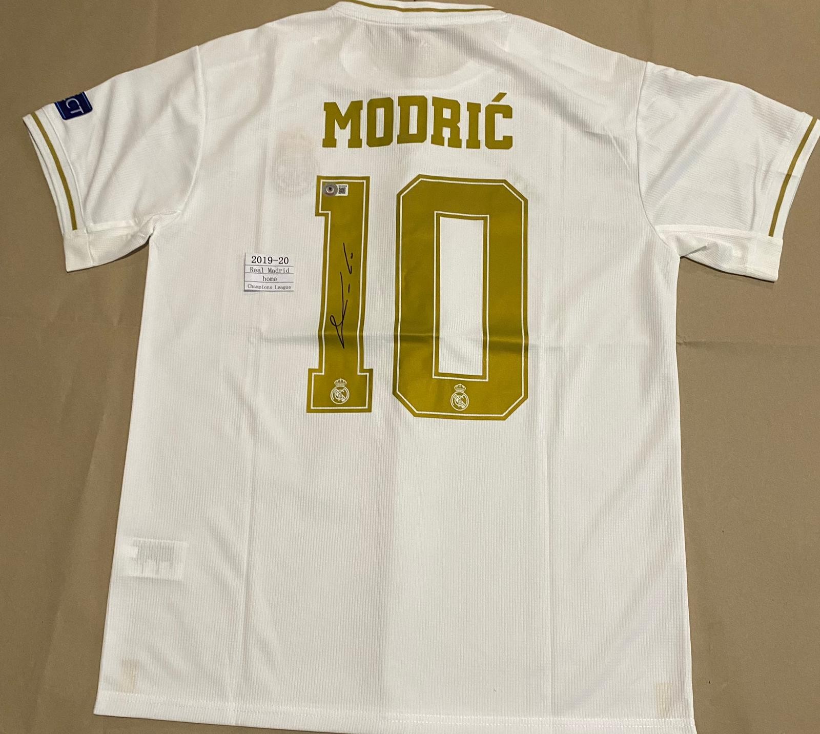 Luka Modric's Real Madrid 2011/12 Signed Replica Shirt - CharityStars