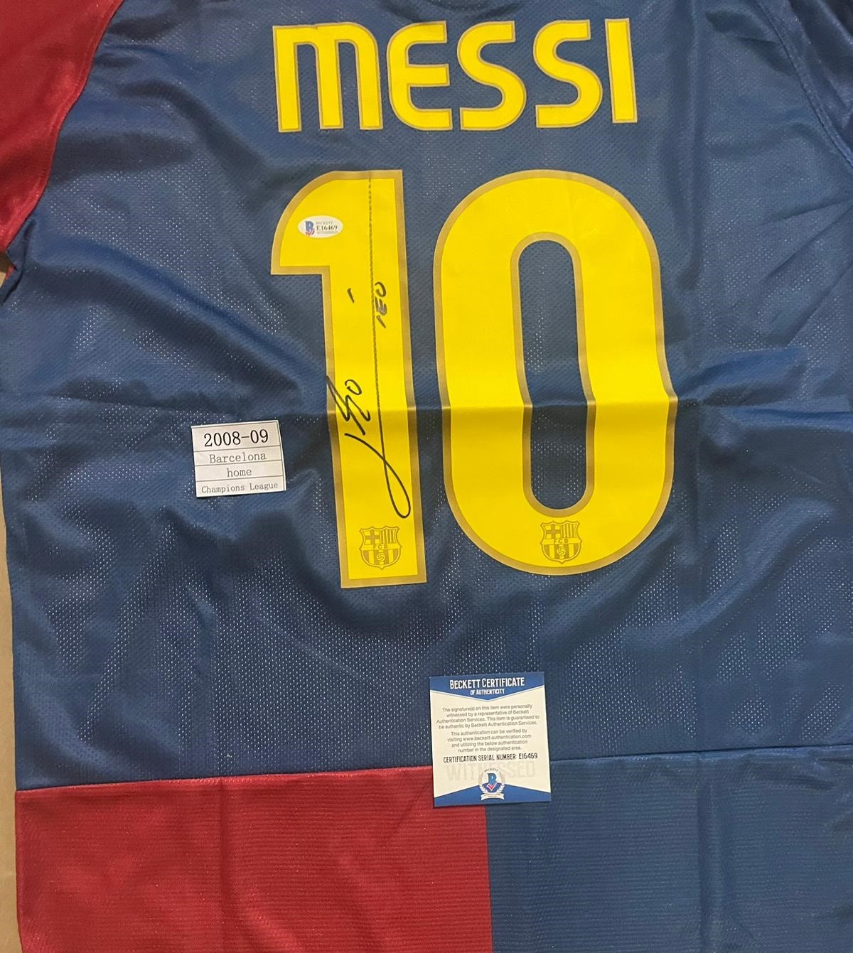 Lionel Messi's Barcelona 2008/09 Signed Replica Shirt - CharityStars