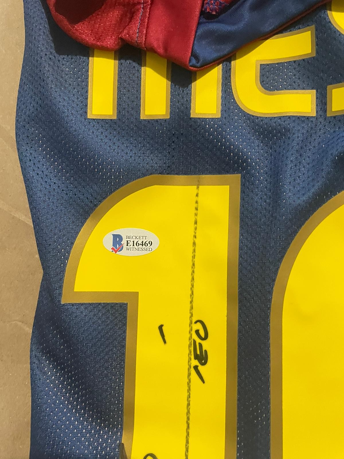 Lionel Messi's Barcelona 2008/09 Signed Replica Shirt - CharityStars