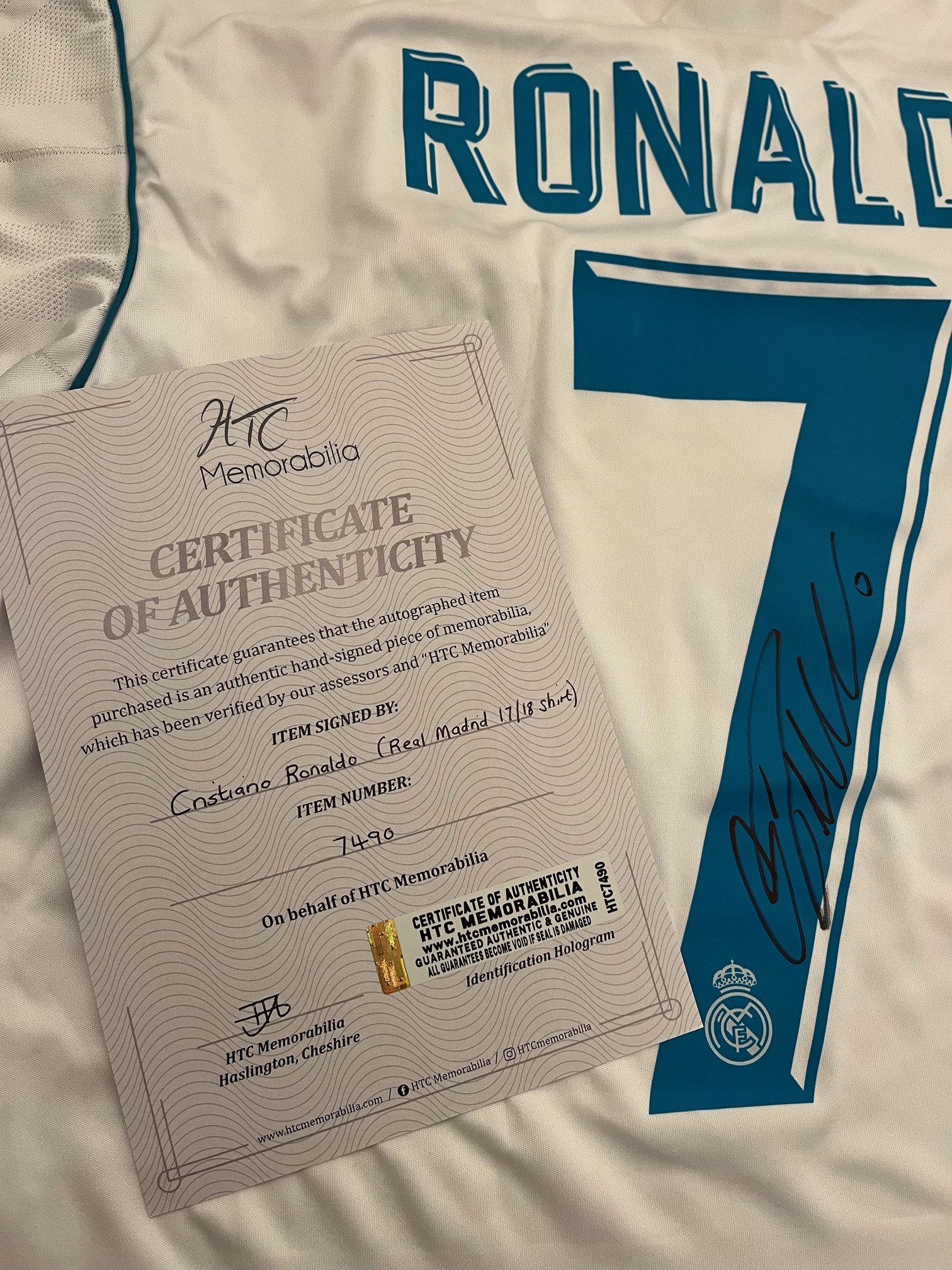 Cristiano Ronaldo's Real Madrid 2017/18 Signed Replica Shirt - CharityStars