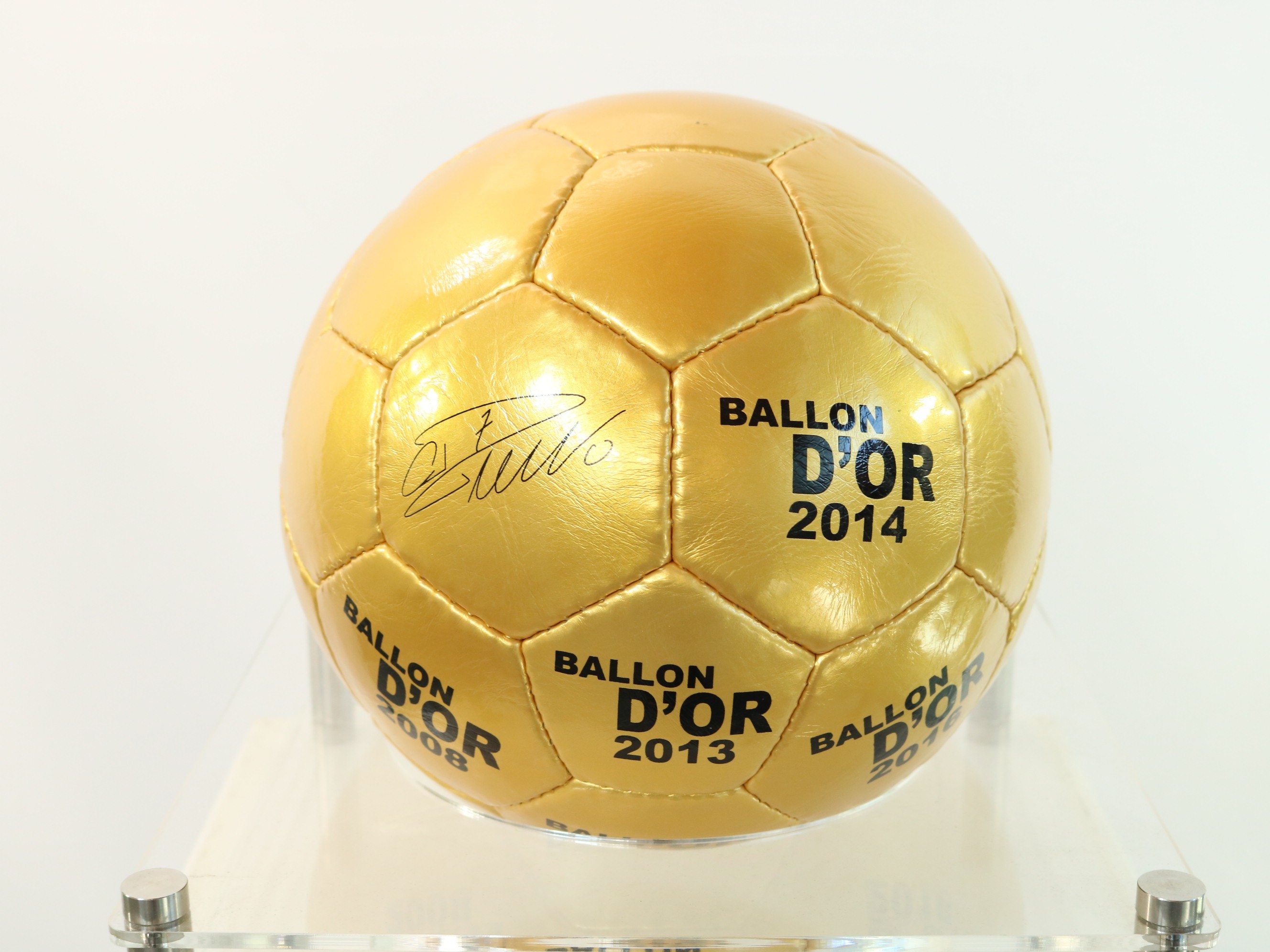 CR7 Museum Ball - Signed by Cristiano Ronaldo - CharityStars