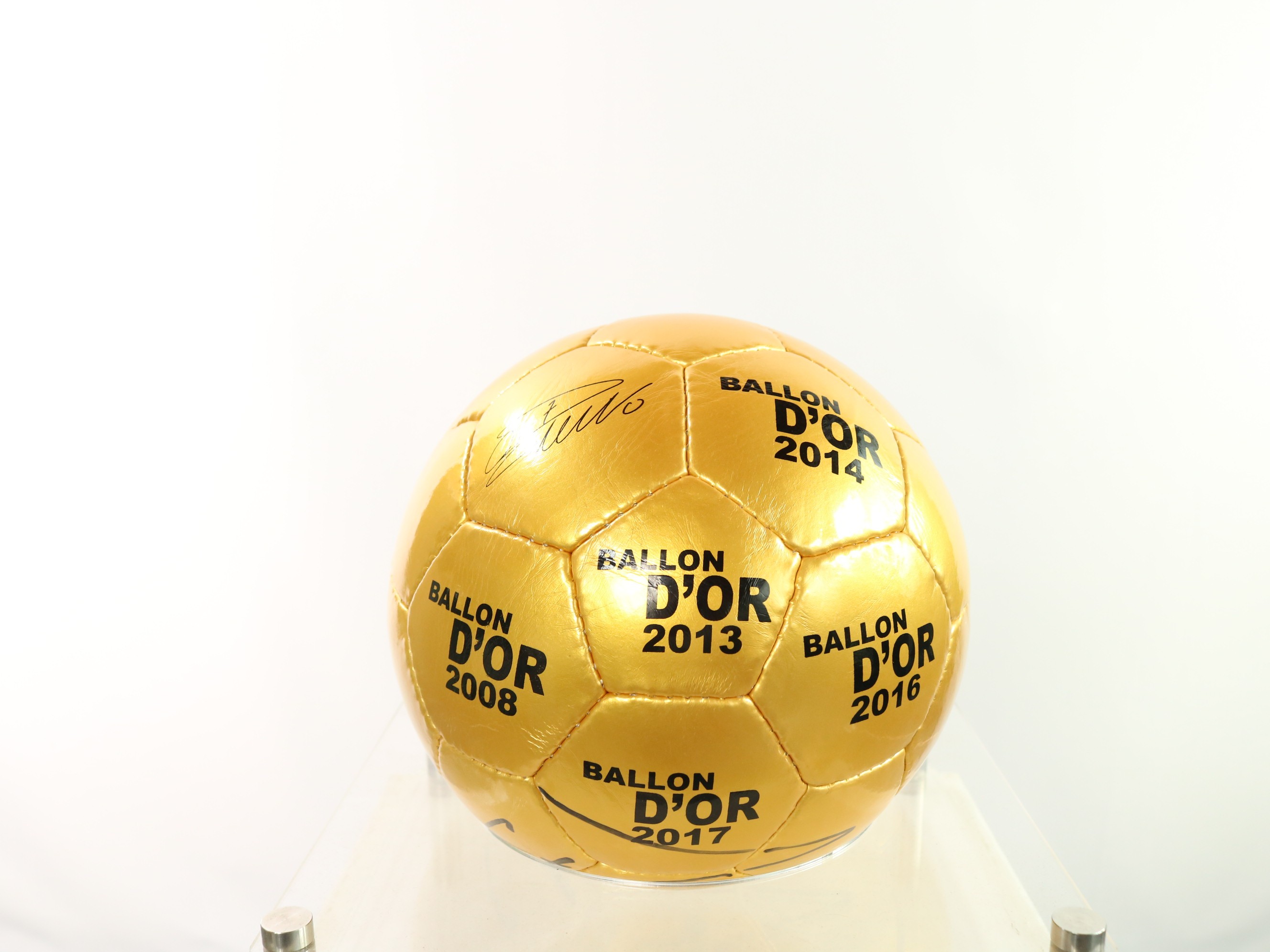 R - CR7 Museum Ball - Signed by Cristiano Ronaldo - CharityStars