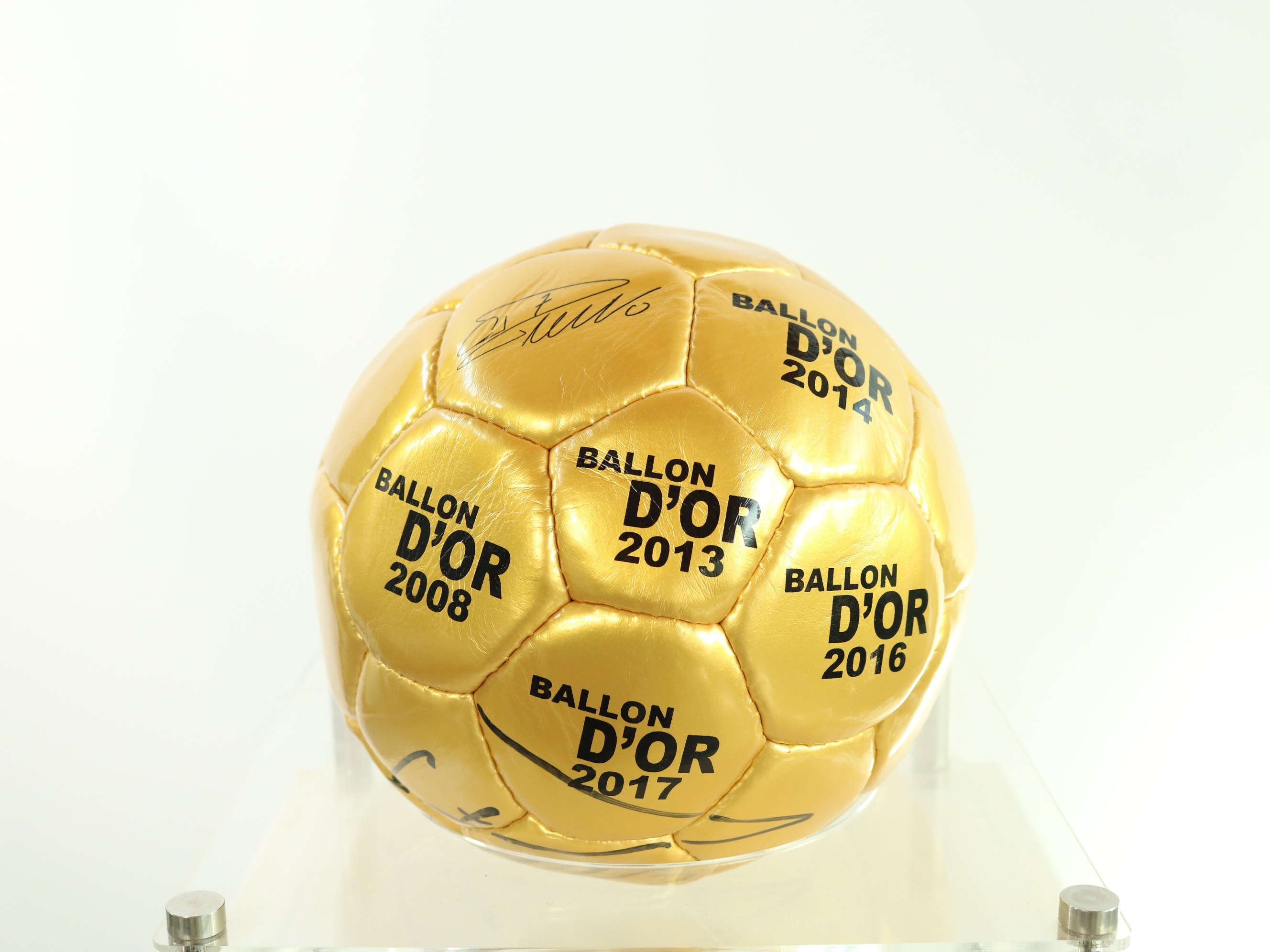CR7 Museum Ball - Signed by Cristiano Ronaldo - CharityStars