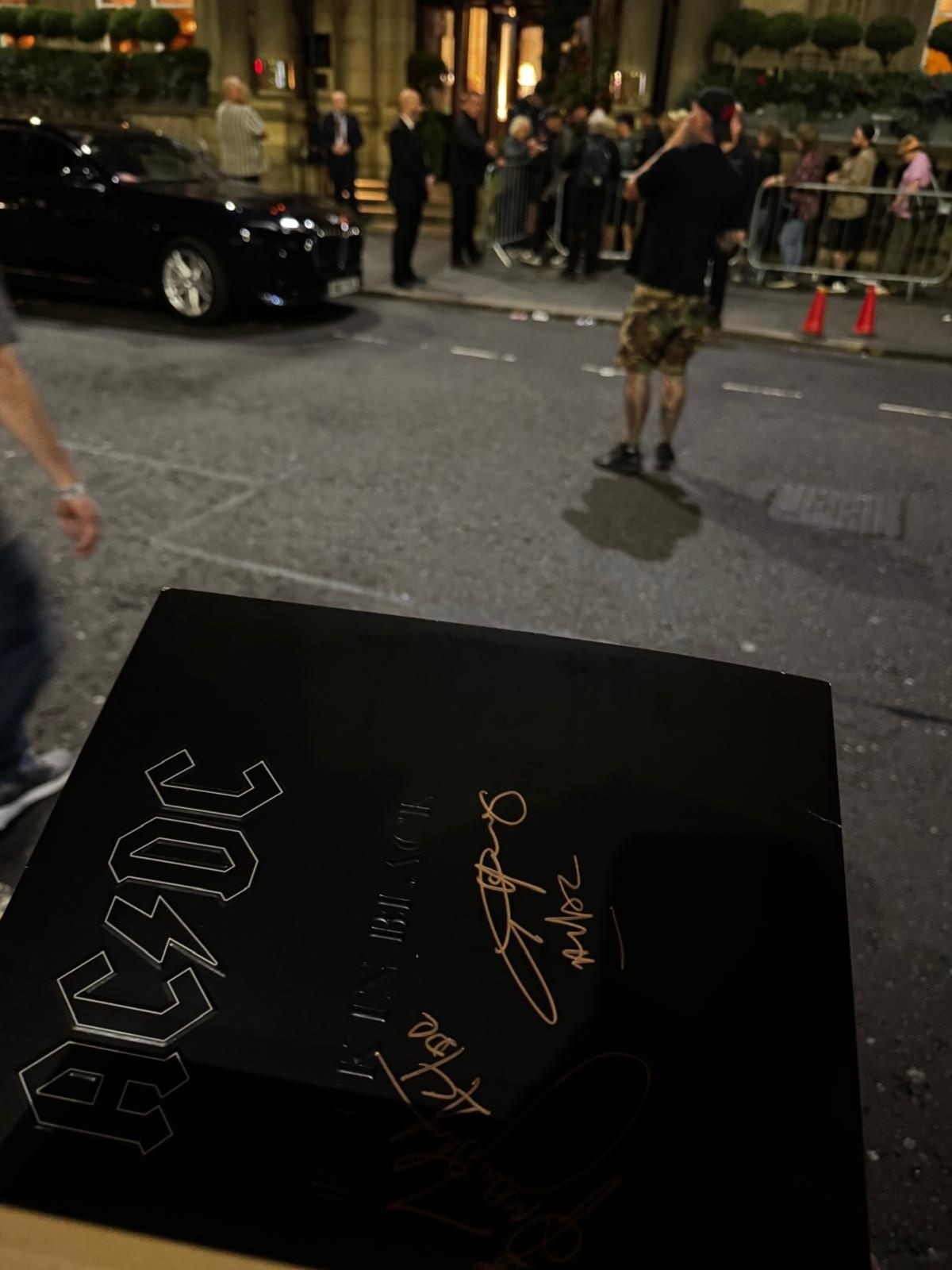 AC/DC Signed "Back In Black Vinyl LP" with Proof of Signing - FC ...