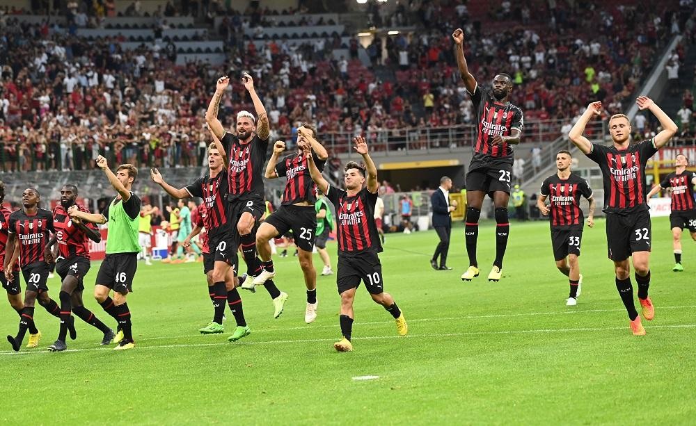 AC Milan Official Football, 2022/23 - Signed by the Players - CharityStars