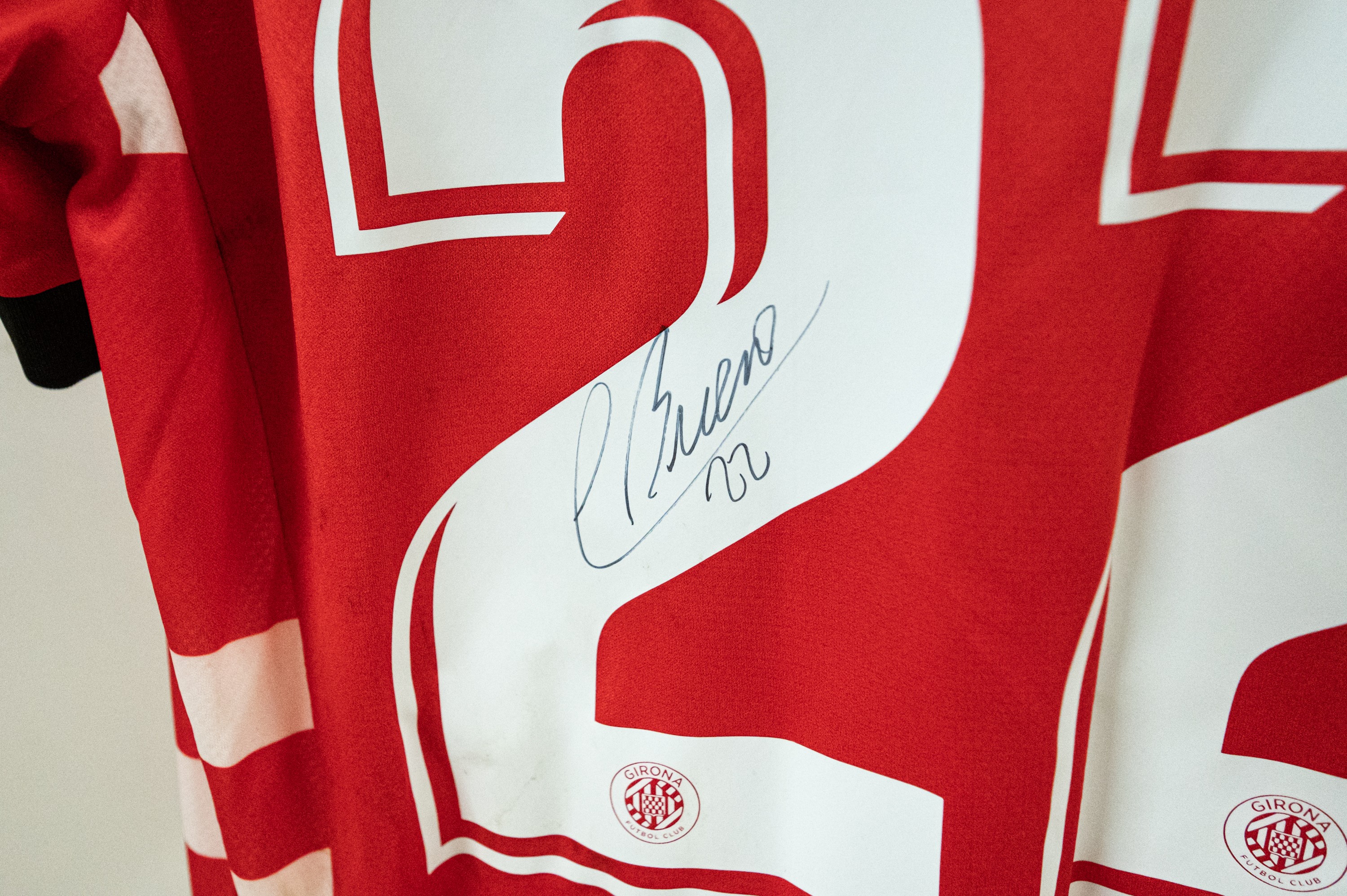 Santiago Bueno's Girona FC 22/23 Signed Match Worn Shirt - CharityStars