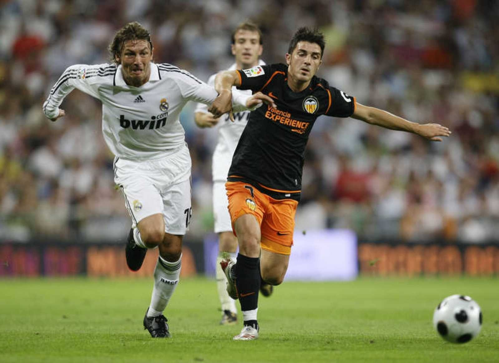 Villa Official Valencia Shirt, 2008/09 - CharityStars