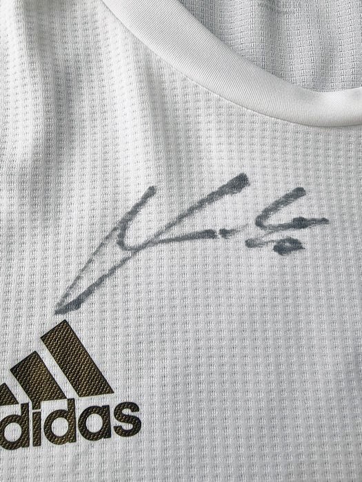 Luka Modrić's Real Madrid Signed and Framed Shirt - CharityStars