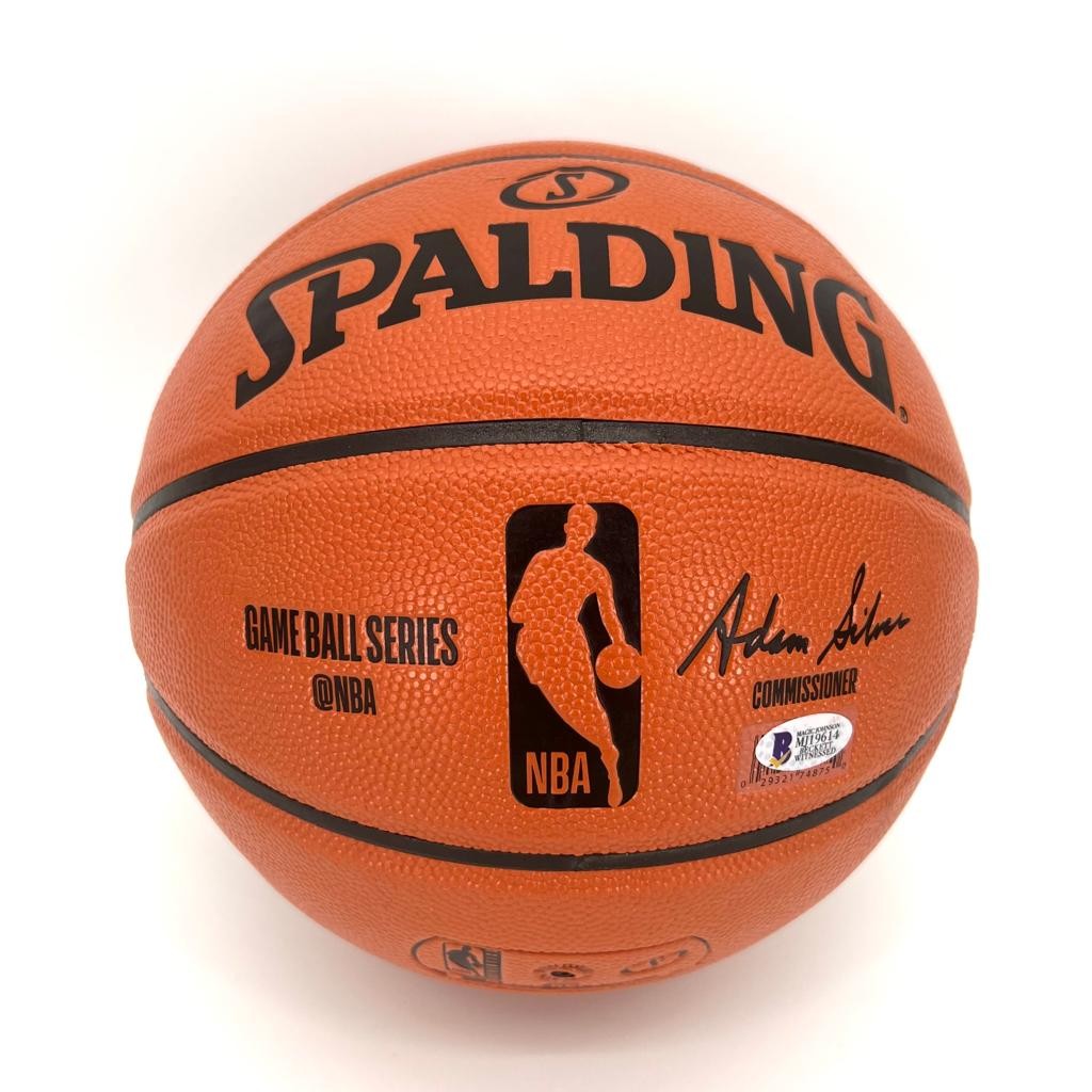 Pallone da basket in teca espositiva - Autografato da Magic Johnson ...