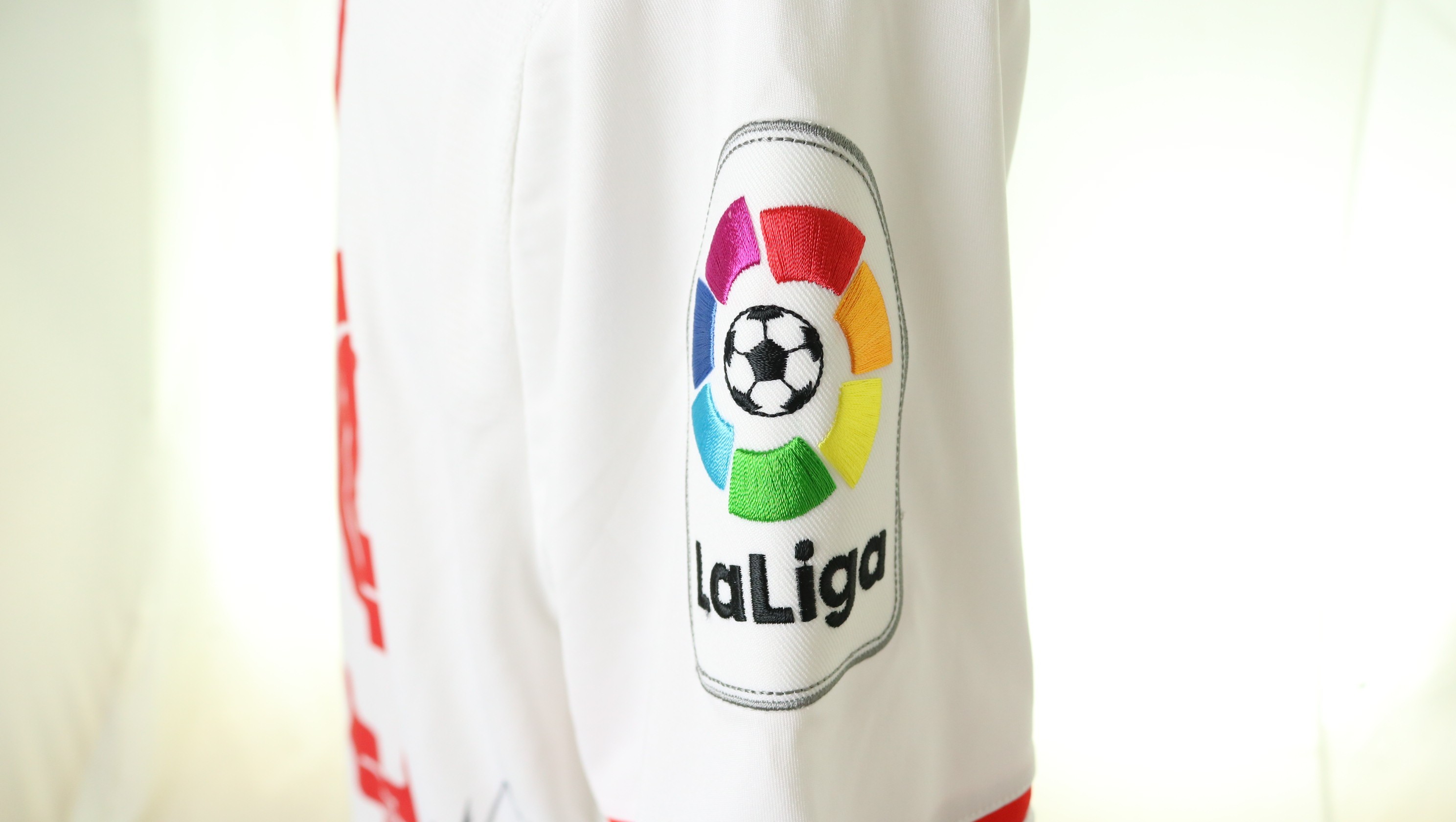 Sirigu Official Sevilla Signed Shirt, 2017/18 - CharityStars