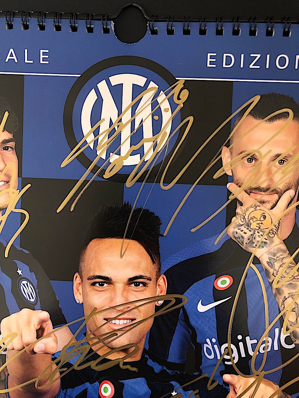 Calendario ufficiale Inter, 2023 - Autografato dalla rosa - CharityStars