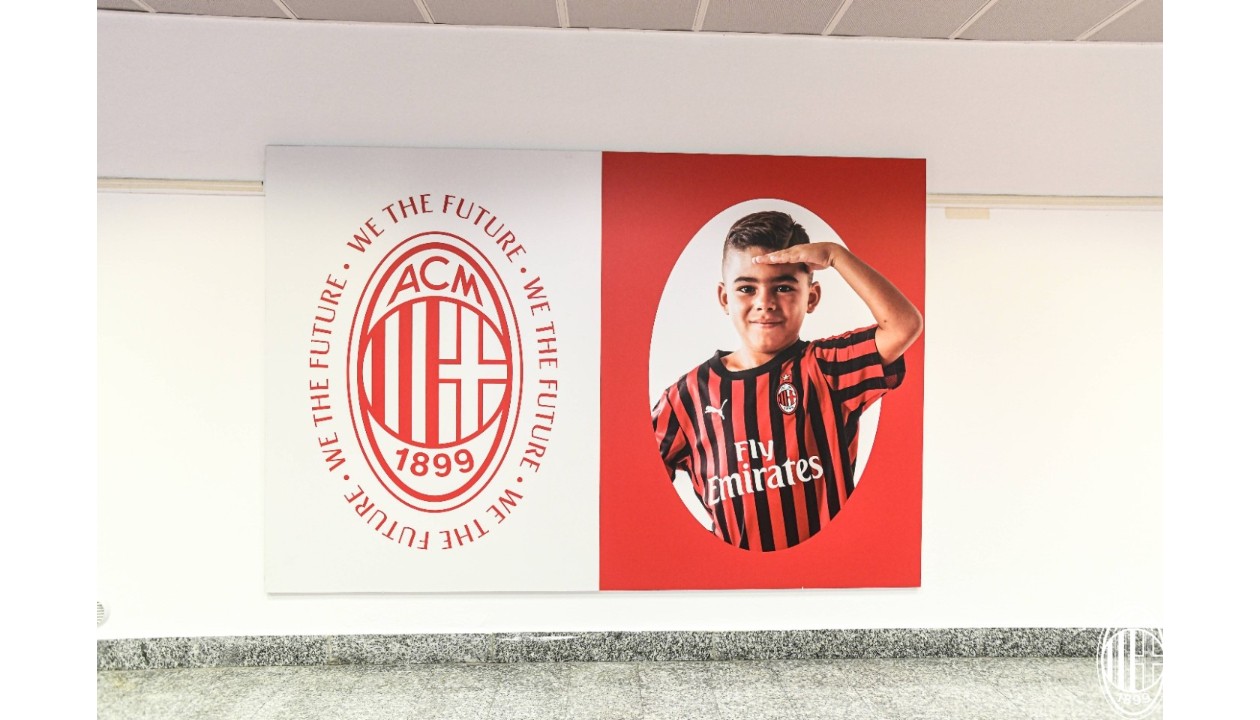 Mascot Experience at the AC Milan-Lecce Match - CharityStars