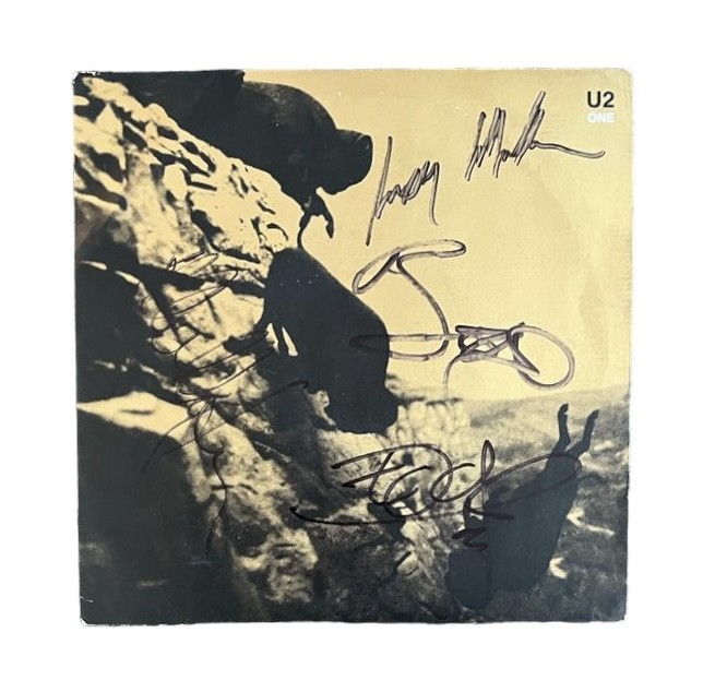 Vinile 7" degli U2 "One" - Autografato - CharityStars